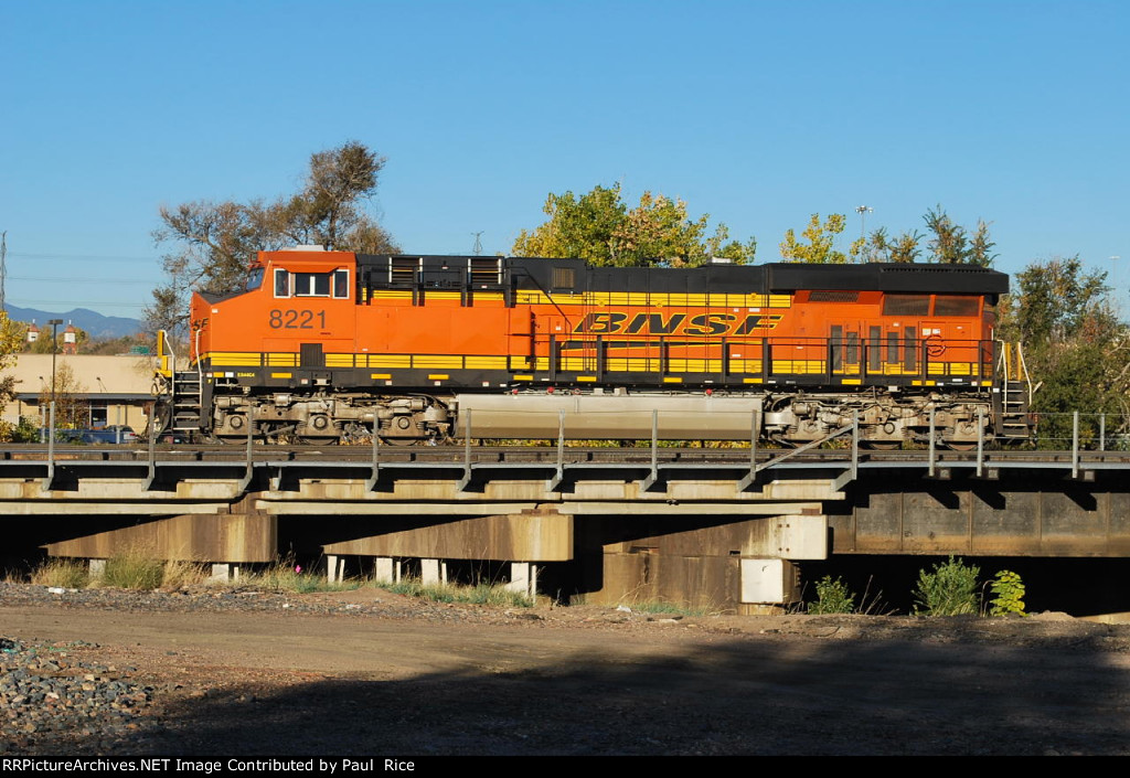 BNSF 8221